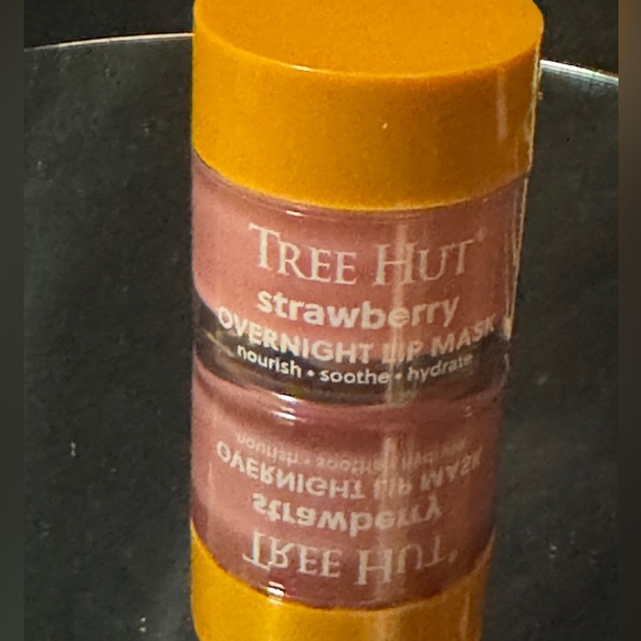 tree hut | Skincare | Tree Hut Strawberry Overnight Lip Mask Pink And ...